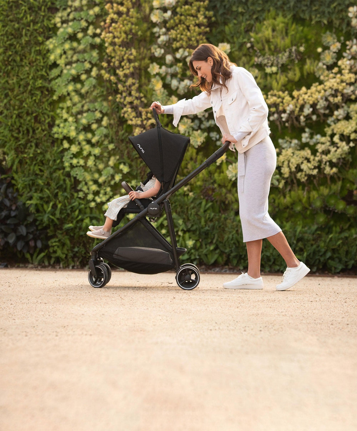 Nuna IXXA Next Pushchair - Caviar – Mamas & Papas UK