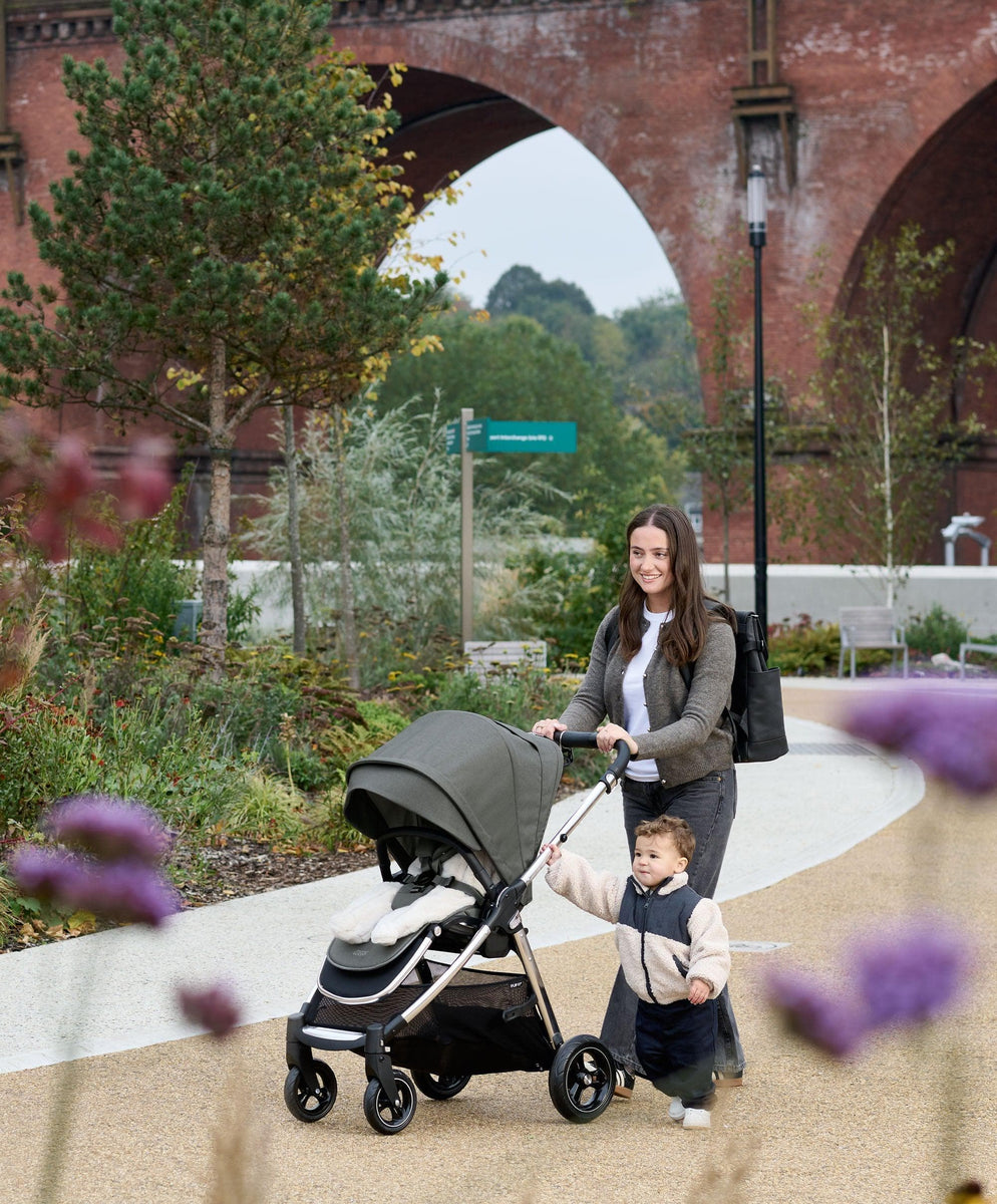 Flip XT³ Pushchair Bundle with Cybex Aton B2 Car Seat (7 Pieces) - Har ...
