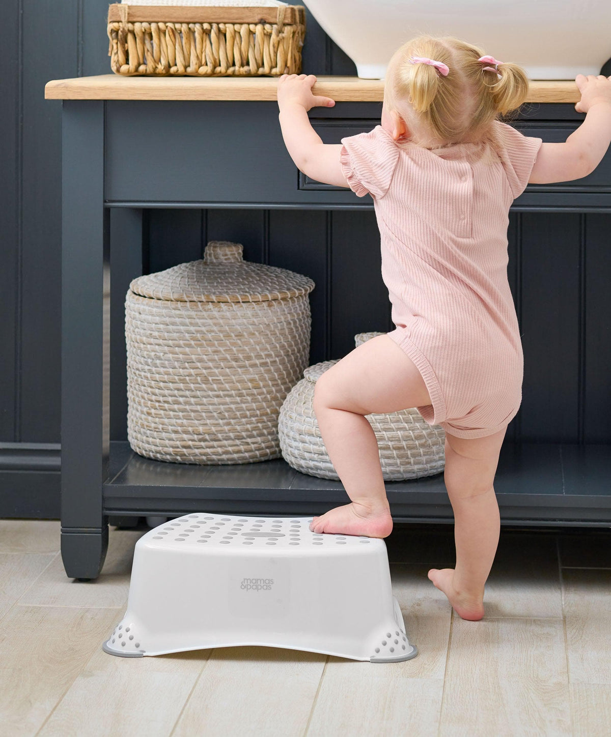 Anti Slip Step Up Stool – Pebble Grey – Mamas & Papas UK