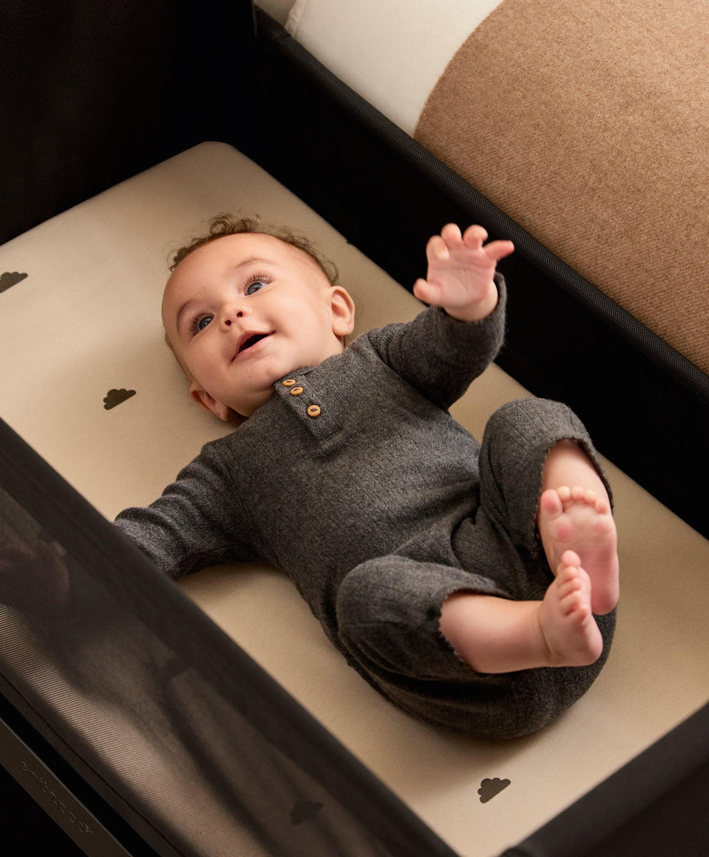 SnuzPod 5 Bedside Crib - Graphite – Mamas & Papas UK