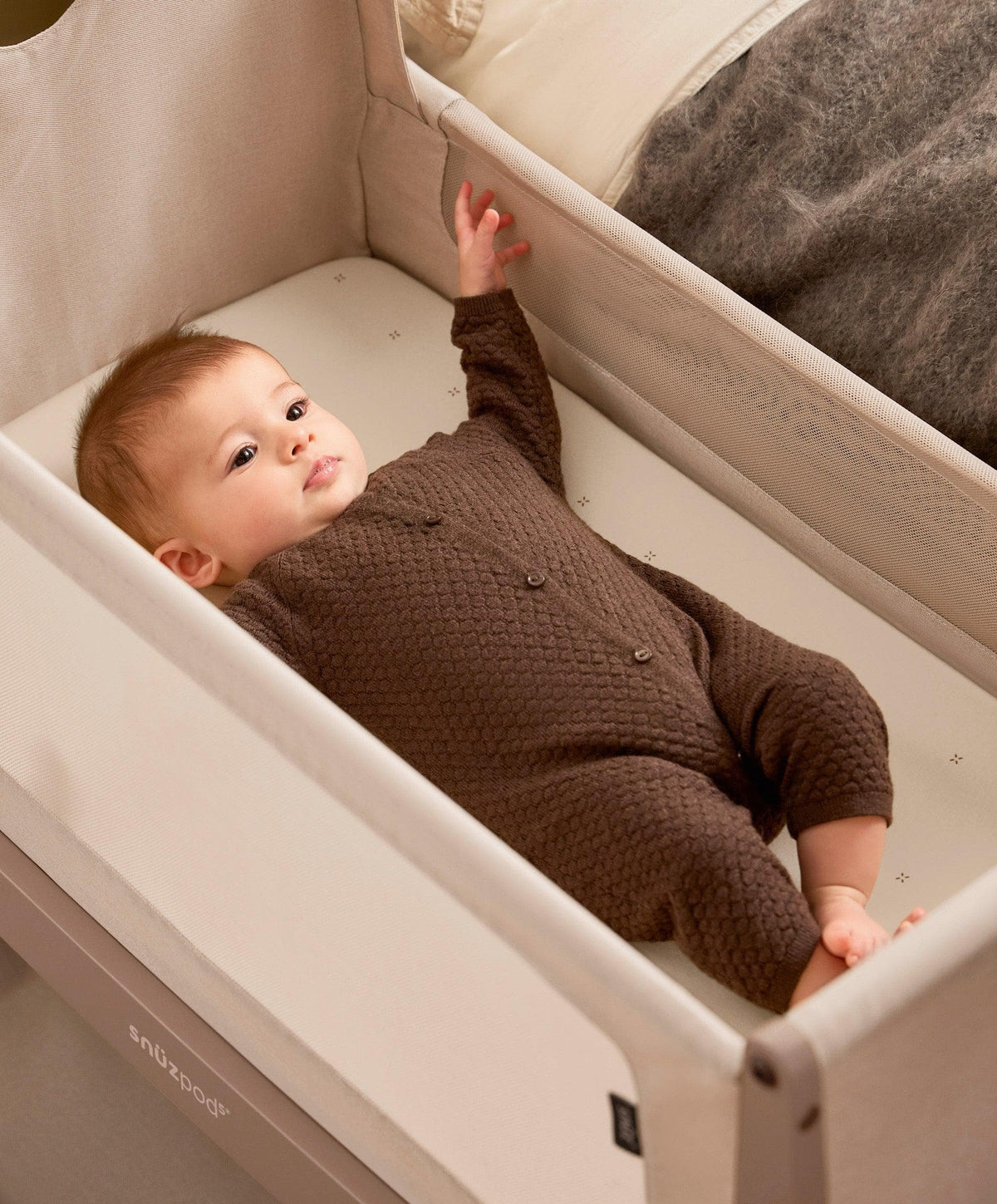 SnuzPod 5 Bedside Crib - Mocha – Mamas & Papas UK