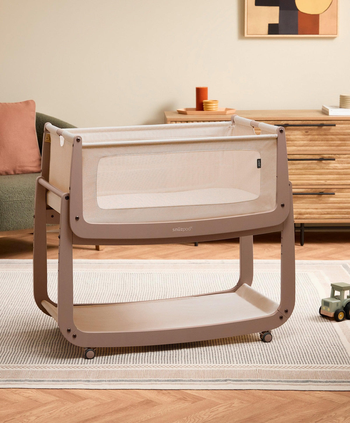 SnuzPod 5 Bedside Crib - Mocha – Mamas & Papas UK