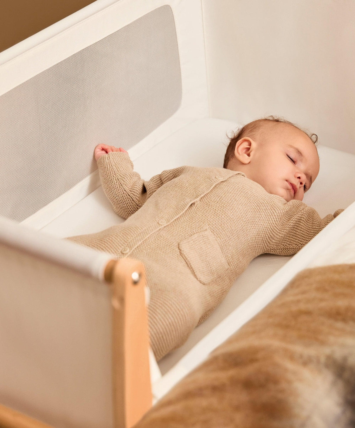 SnuzPod 5 Bedside Crib - Natural – Mamas & Papas UK