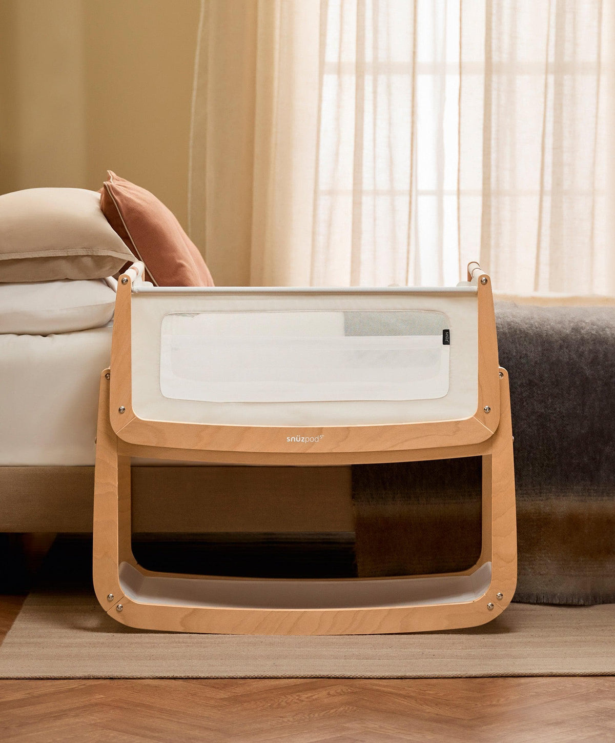 SnuzPod 5 Bedside Crib - Natural – Mamas & Papas UK