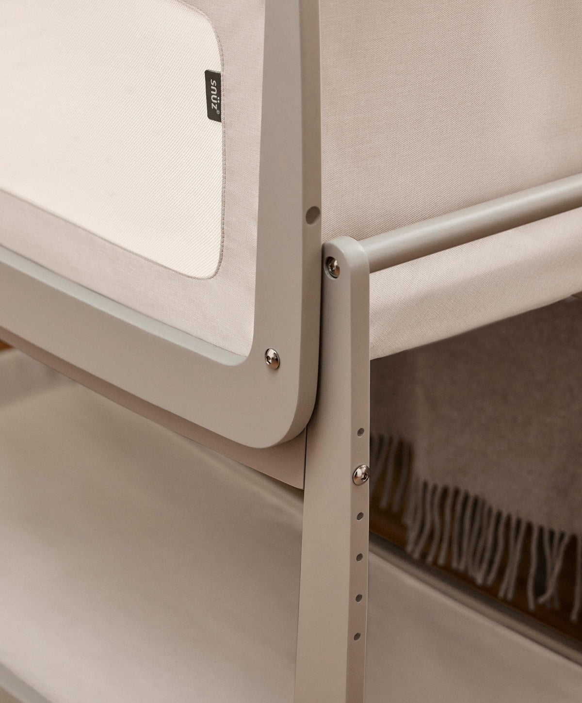 SnuzPod 5 Bedside Crib - Pebble – Mamas & Papas UK