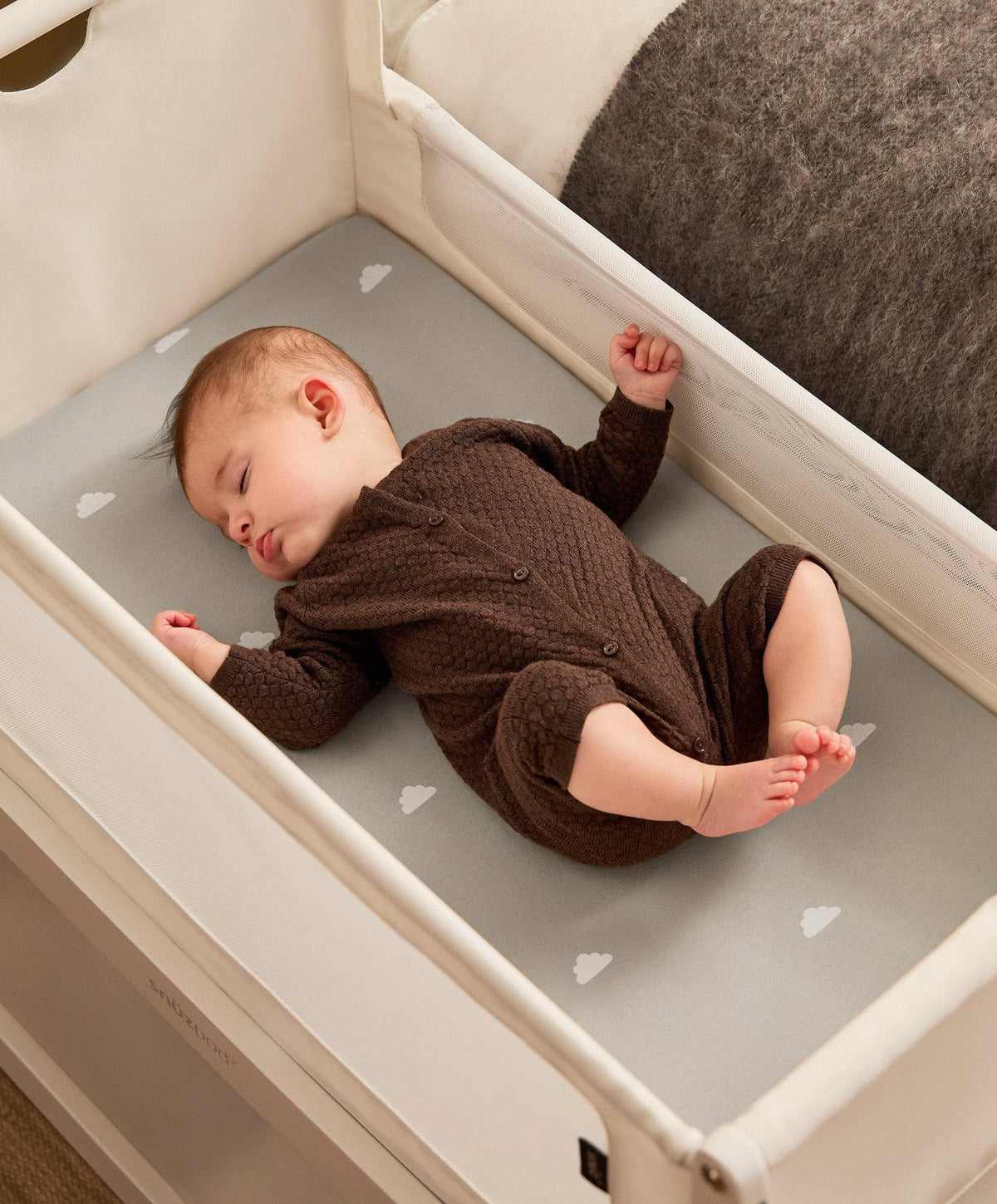 SnuzPod 5 Bedside Crib - White – Mamas & Papas UK