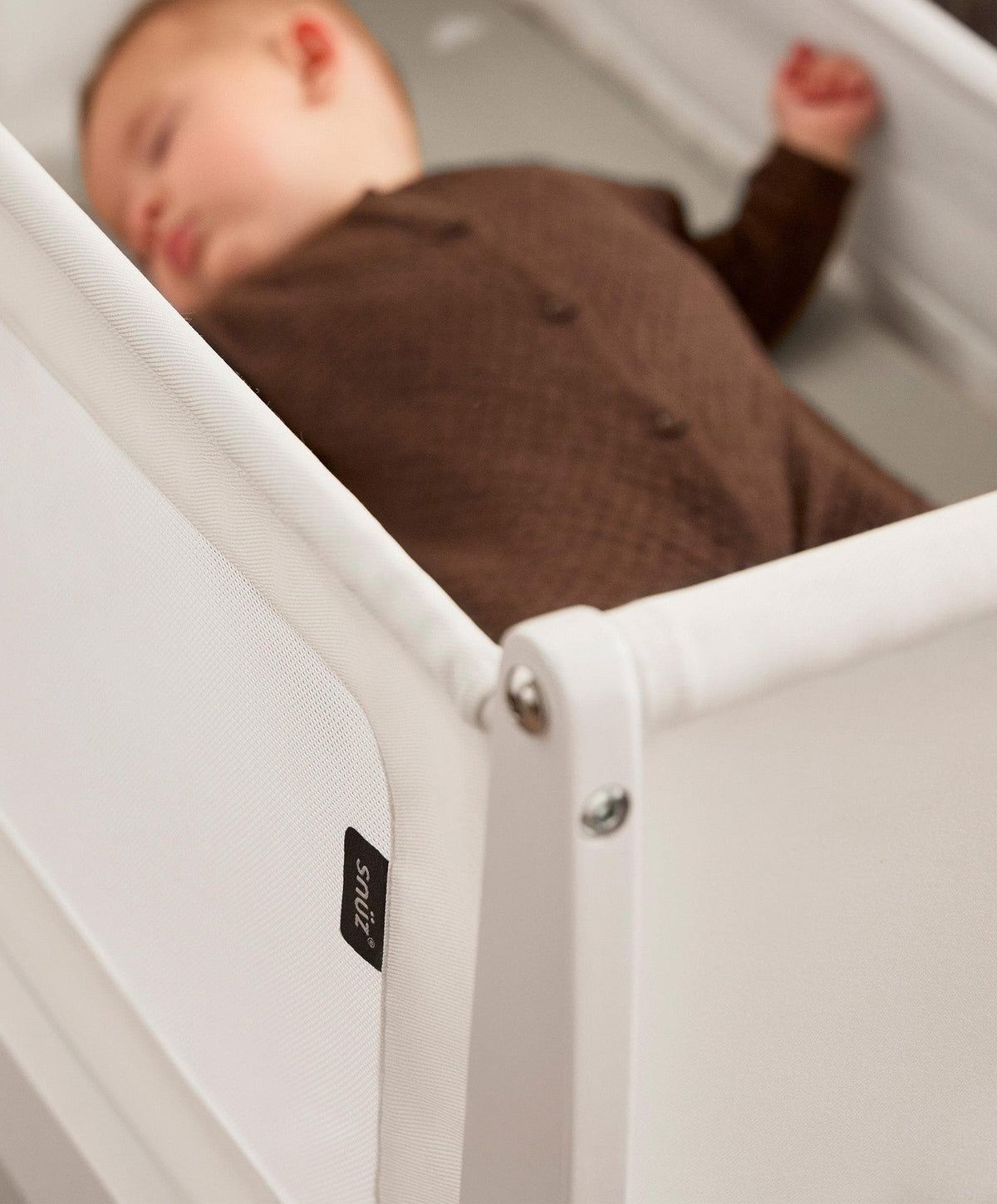 SnuzPod 5 Bedside Crib - White – Mamas & Papas UK
