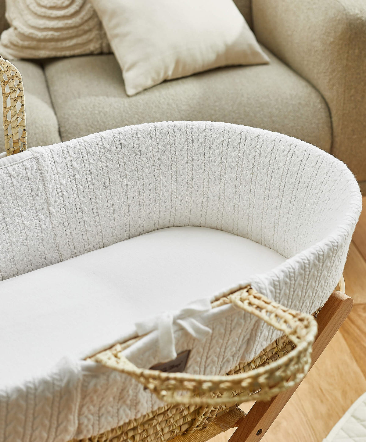 The Little Green Sheep Organic Jersey Moses Basket Fitted Sheet in Whi ...