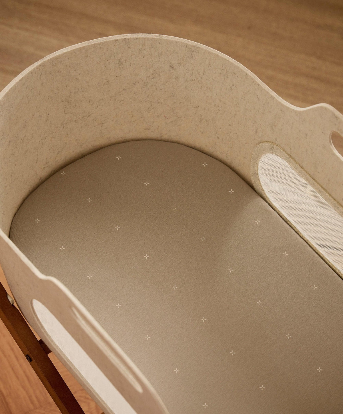 Snüz Twin Pack Moses Basket Sheets - Sage Cross – Mamas & Papas UK