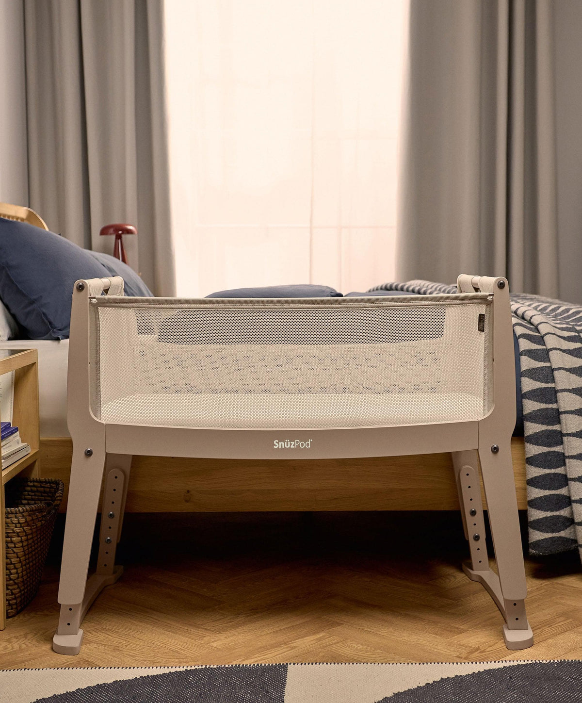 SnuzPod Studio Bedside Crib – Mocha – Mamas & Papas UK